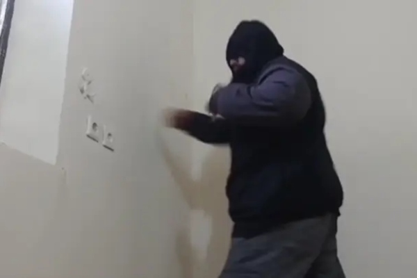 Iranski Hulk udara u beton pripremajući se za meč protiv Martina Forda